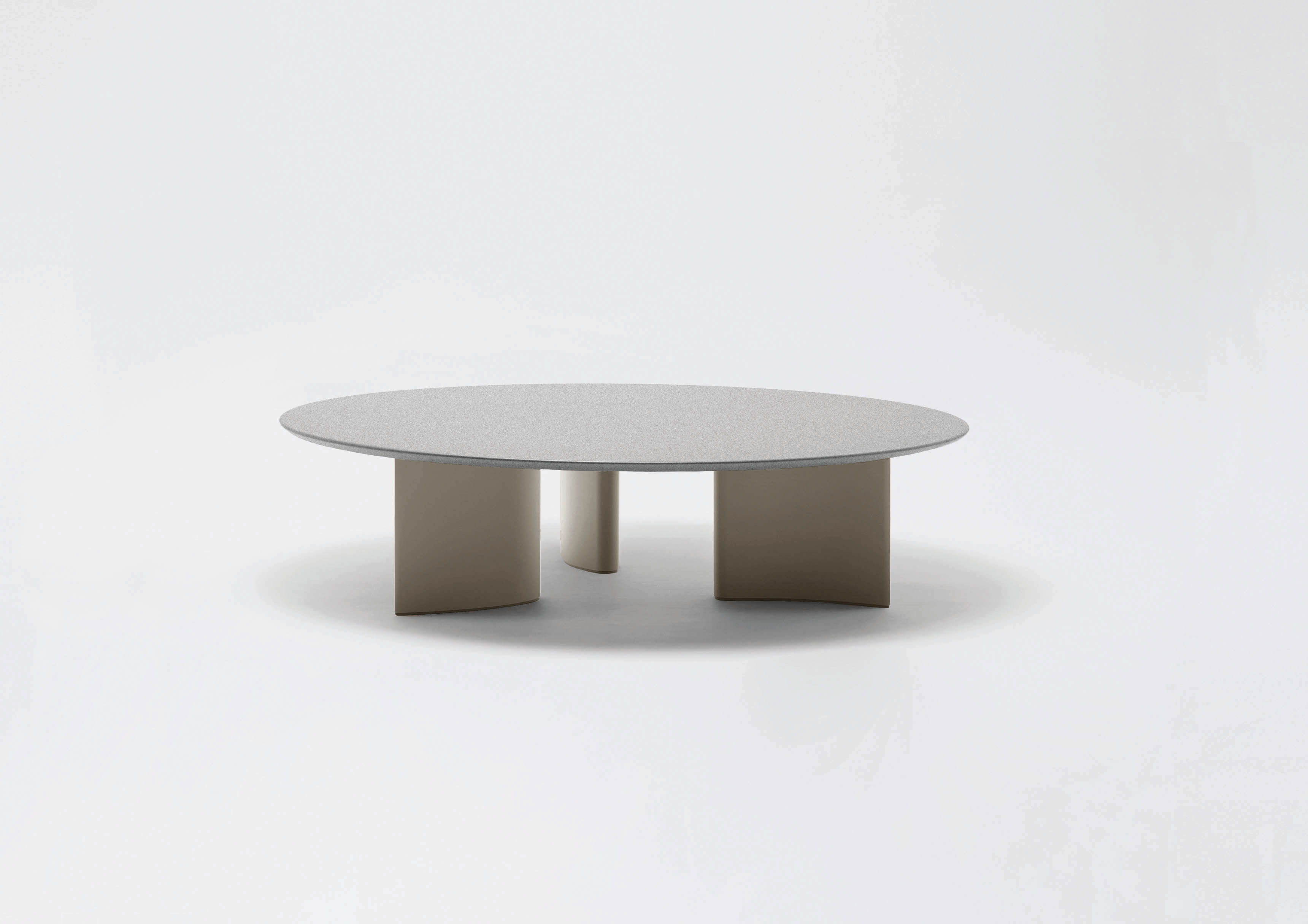 Naca round table with top in speckled aluminium h32